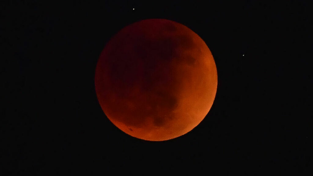 Regardez l'incroyable vidéo de la NASA d'une éclipse lunaire totale ...